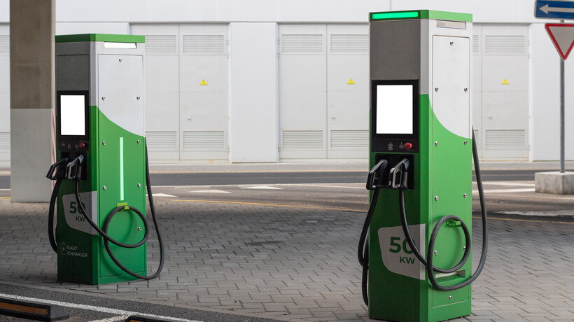 High-Brightness Touch Monitors Empower Outdoor EV Cha - 研华