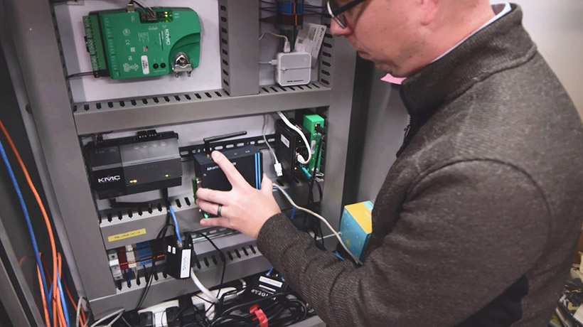 A Smart System for Monitoring and Improving the Perfo - 研华