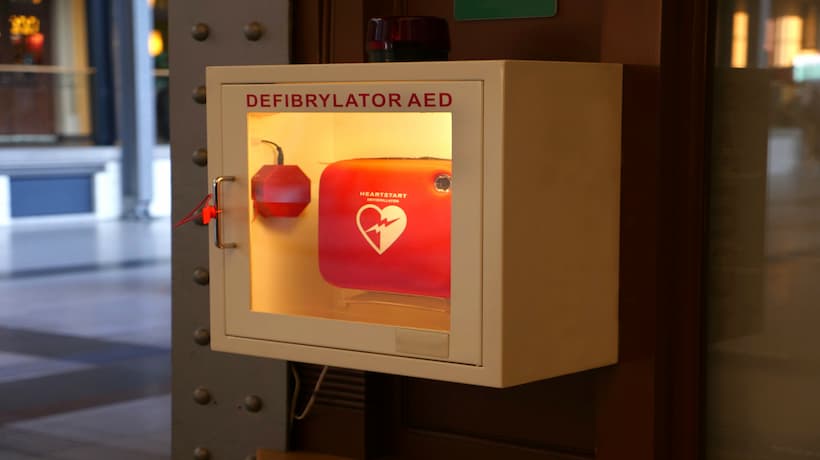 DeviceOn Helps Maintain Automated External Defibrilla - 研华
